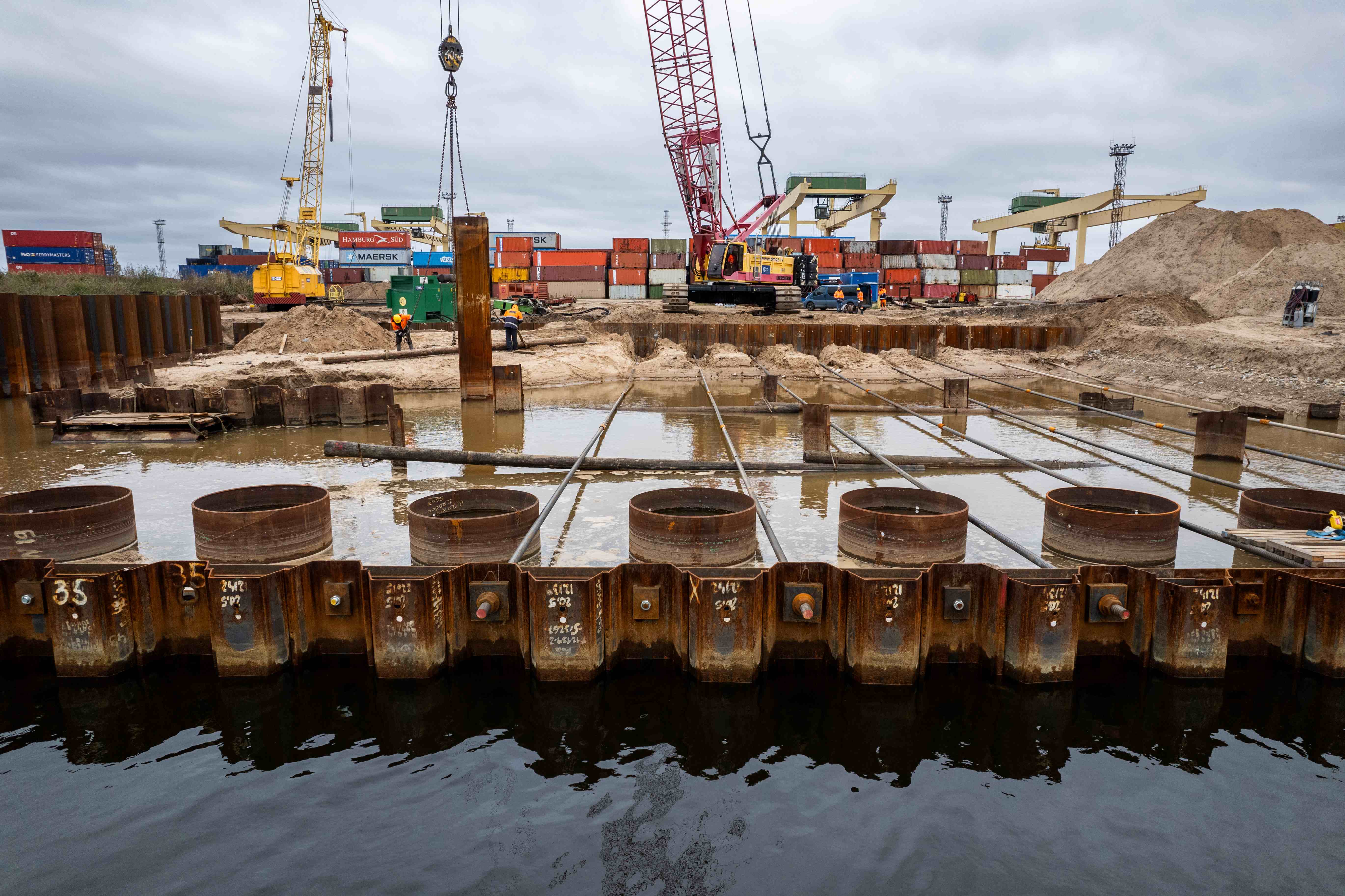 A new berth is being built in the port of Riga to increase military ...