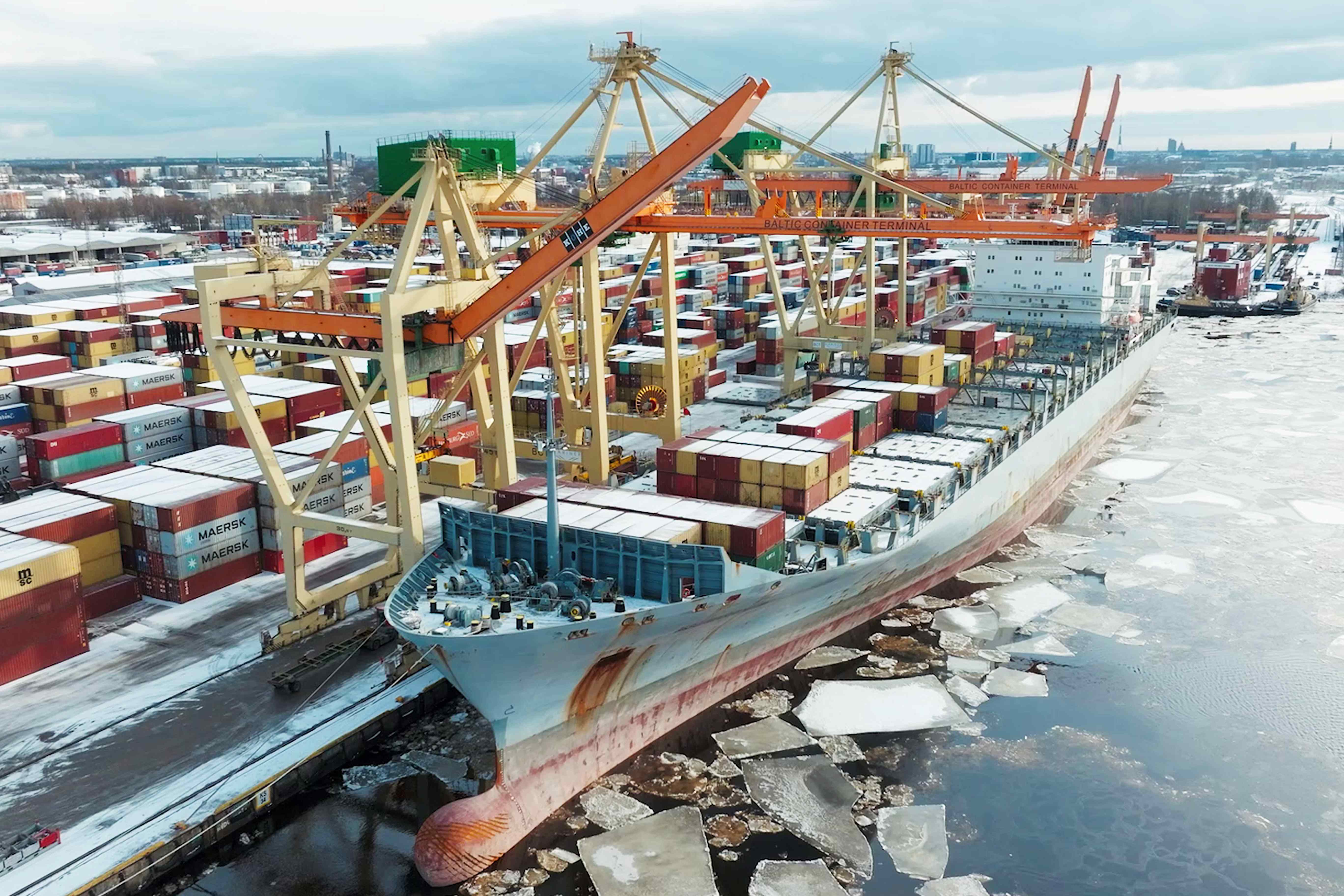 The largest container ship in the history of the port has arrived at ...